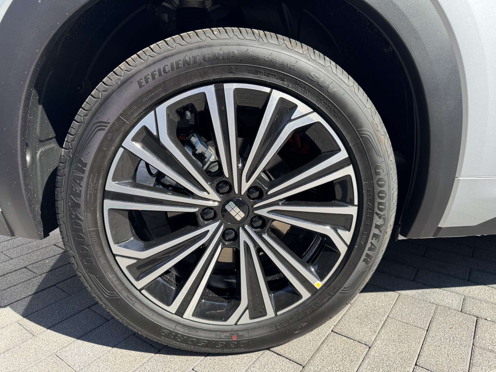 Купить новый Geely Galaxy Starship 7 EM-i под заказ из Китая — гибридный кроссовер с запасом ...